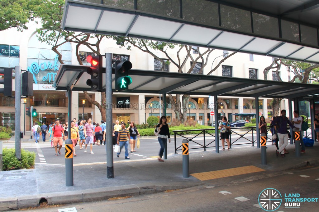 Traffic Light Crossing At Bus Stop 08031 Dhoby Ghaut Stn Penang Road
