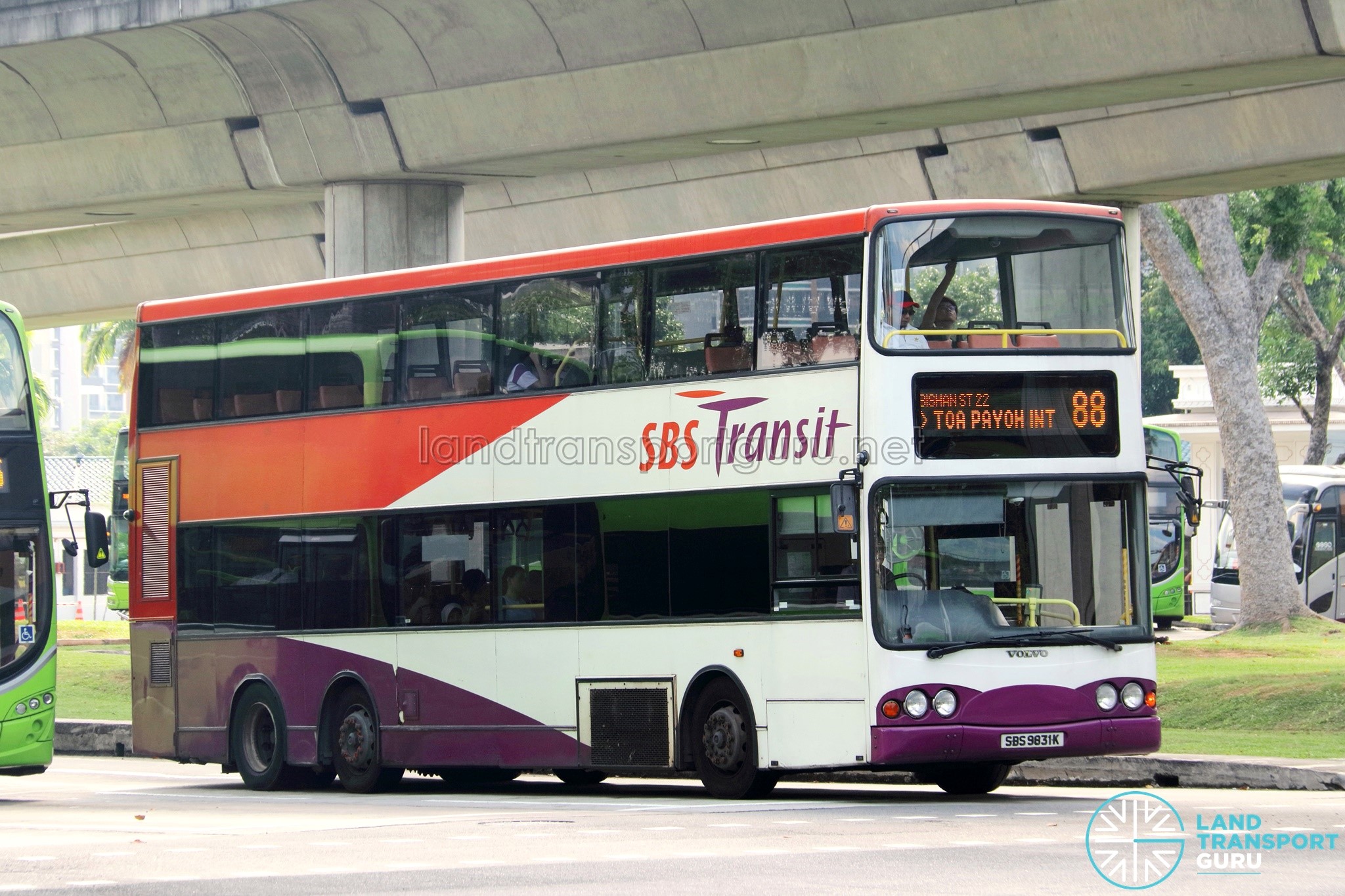 Bus 88 SBS Transit Volvo B10TL SBS9831K Land Transport Guru