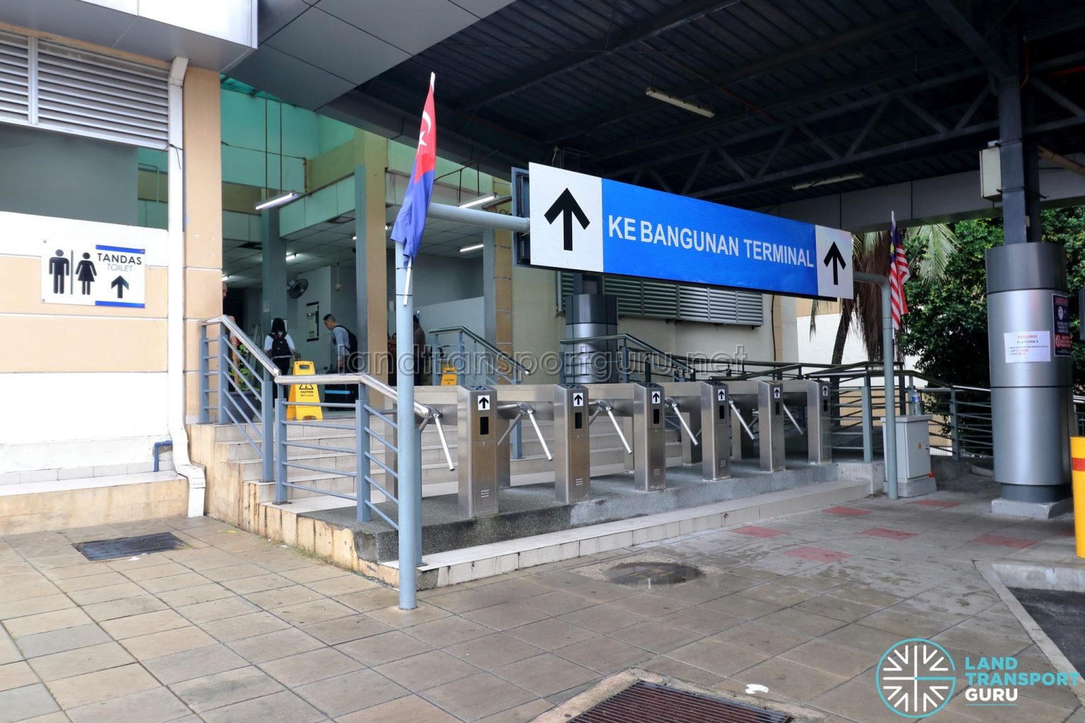 Larkin Bus Terminal – Alighting area to concourse turnstiles | Land ...