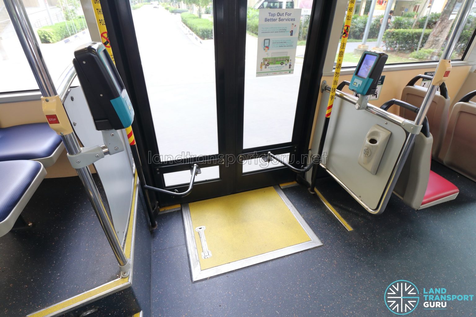 Mercedes-Benz OC500LE – Wheelchair ramp (stowed) | Land Transport Guru