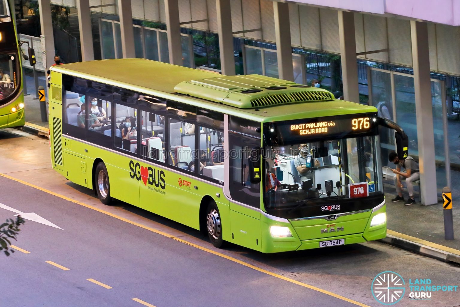 Bus 976 – SMRT Buses MAN A22 Euro 6 (SG1754P) | Land Transport Guru