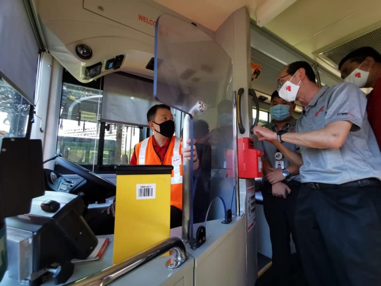 Driver Protective Screen installed on SMRT Bus (Photo: Melvin Yong 杨益财 ...