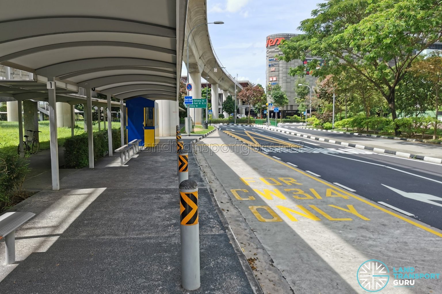 Jurong East Private Bus Pick Up Point along Venture Avenue | Land ...