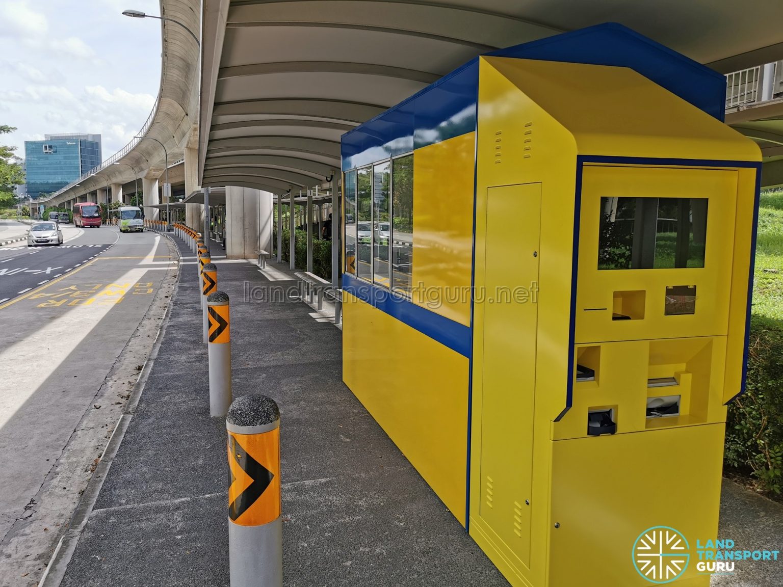 Jurong East Private Bus Pick Up Point along Venture Avenue | Land ...