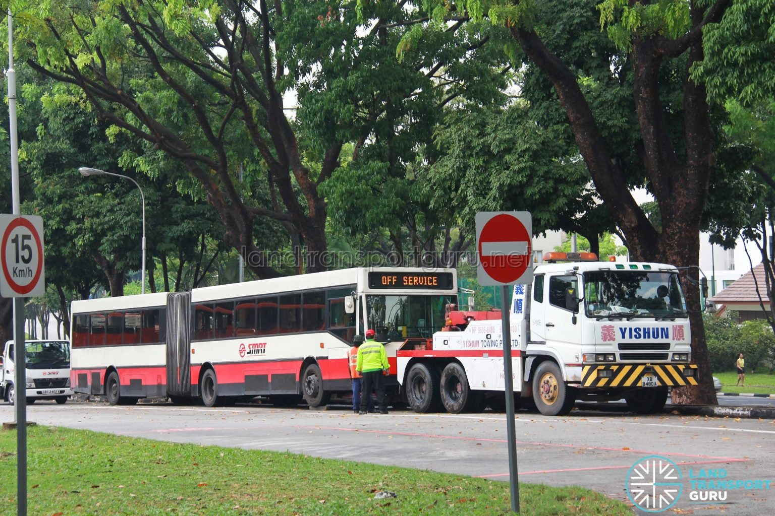 Mercedes-Benz O405G (Hispano Mark I) on tow | Land Transport Guru