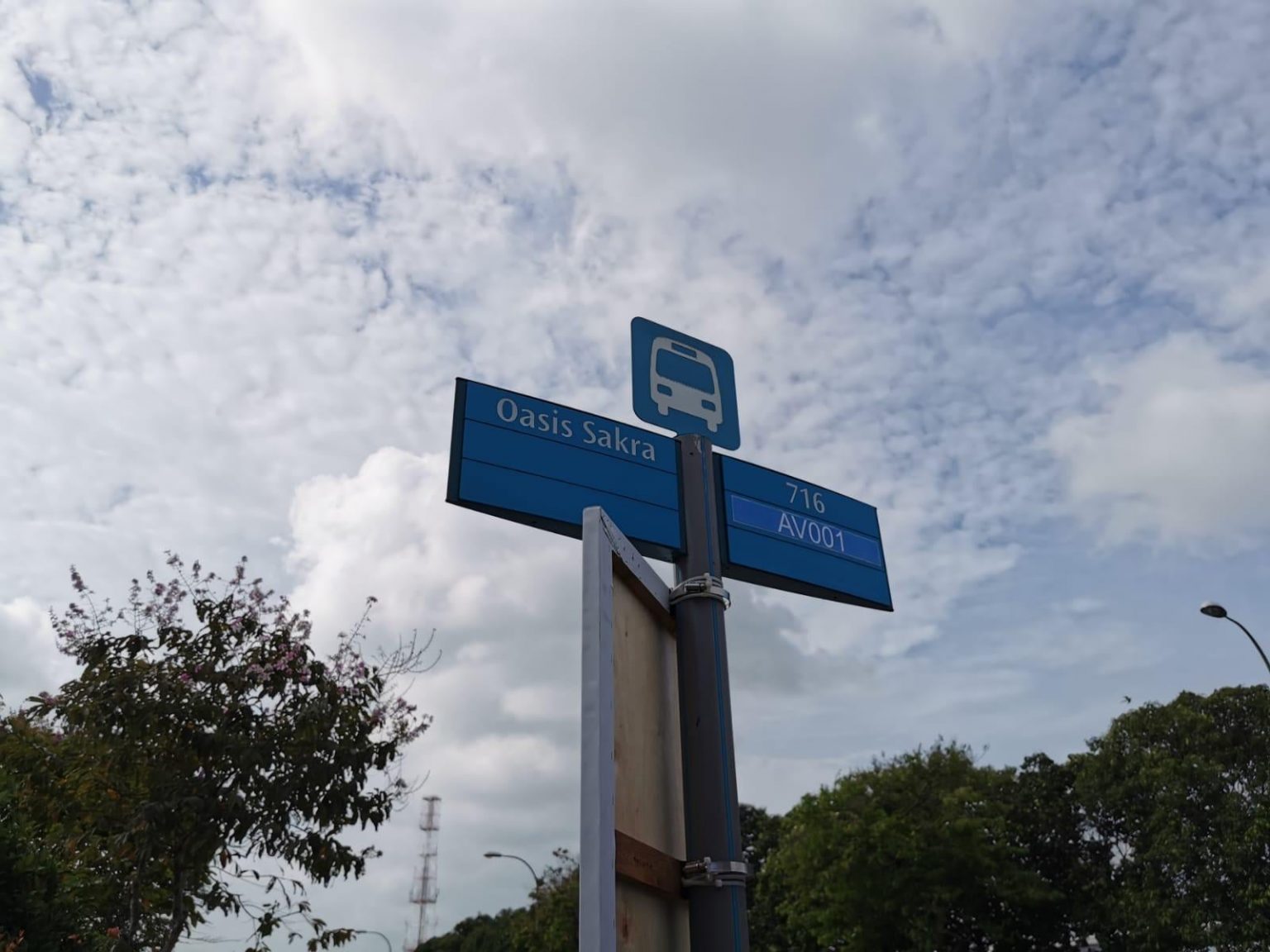 Oasis Sakra bus stop served by Autonomous bus (Photo: Melvin Yong ...