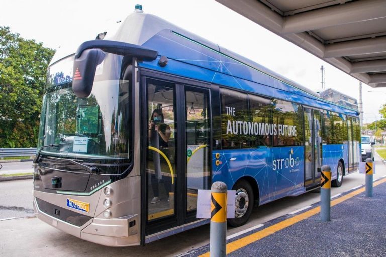 Autonomous Bus at Oasis Sakra, Jurong Island (Photo: Desmond Lee ...