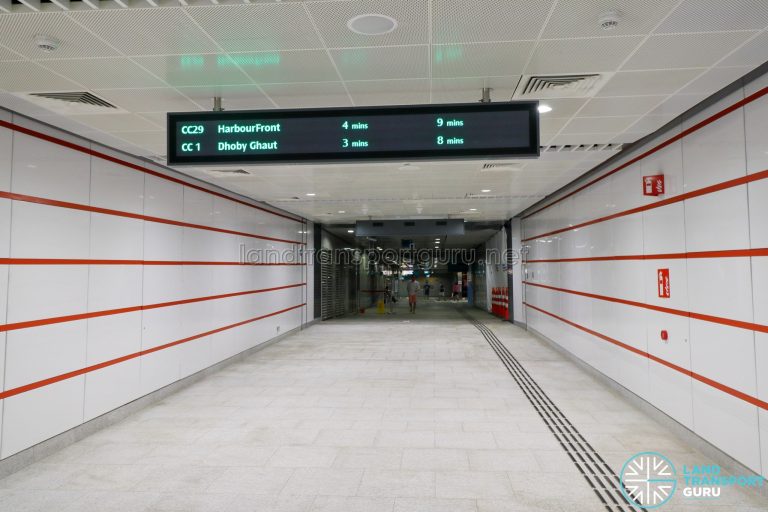 Caldecott MRT Station: Passage from TEL to CCL concourse | Land ...