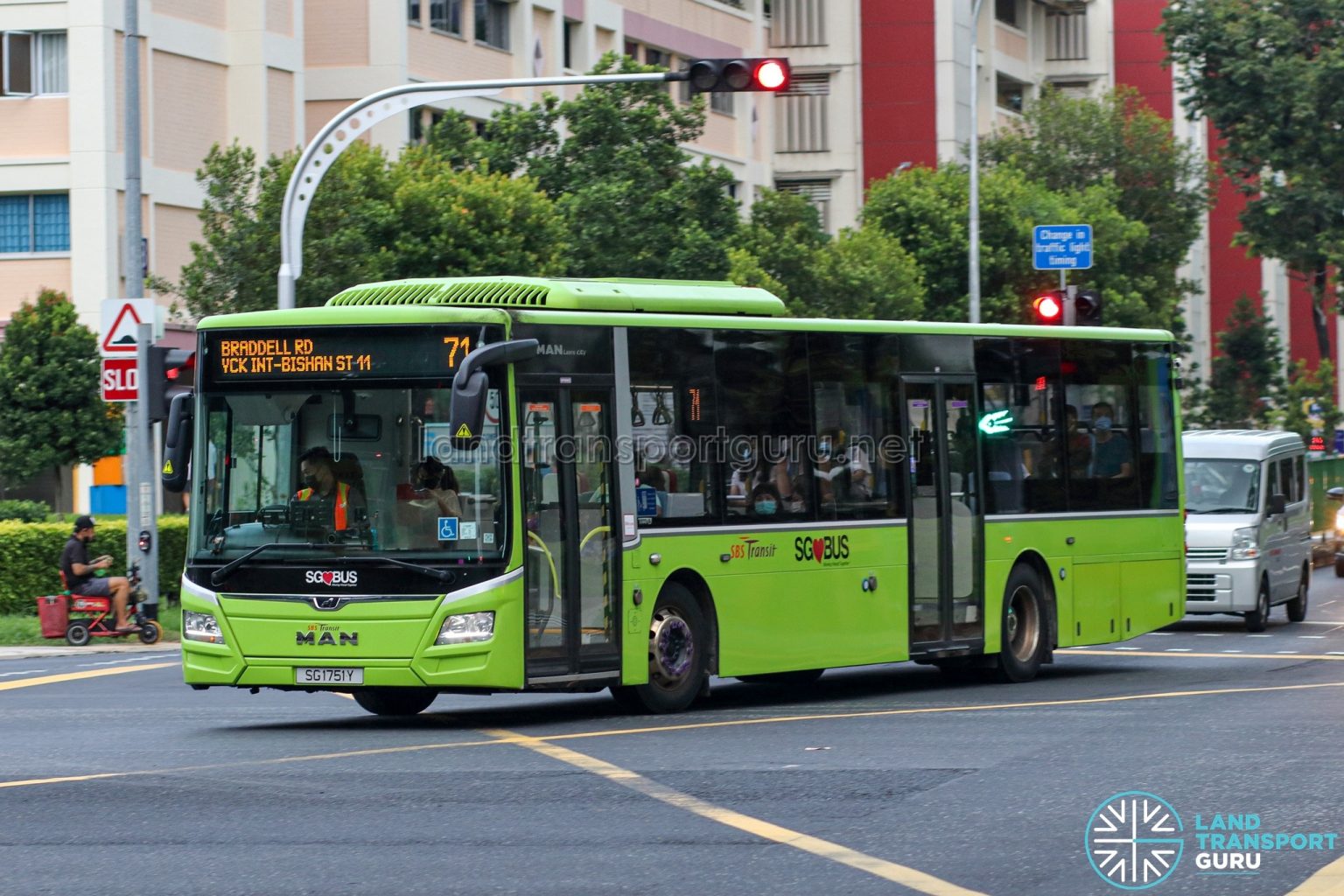 Bus 71 – SBS Transit MAN A22 Euro 6 (SG1751Y) | Land Transport Guru