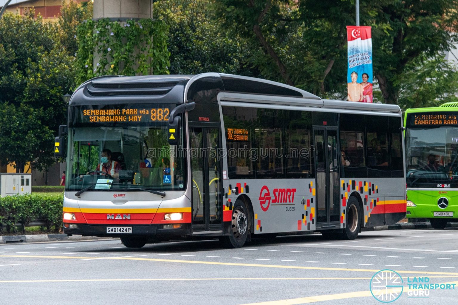 Bus 882 – SMRT Buses MAN A22 (SMB1424P) | Land Transport Guru