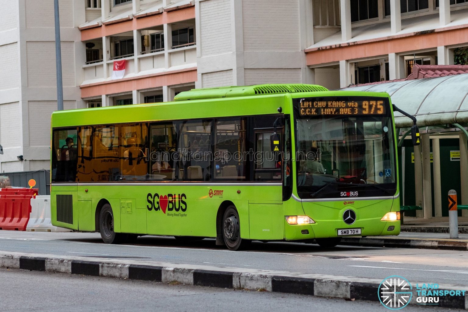 Bus 975 – SMRT Buses Mercedes-Benz OC500LE (SMB70H) | Land Transport Guru