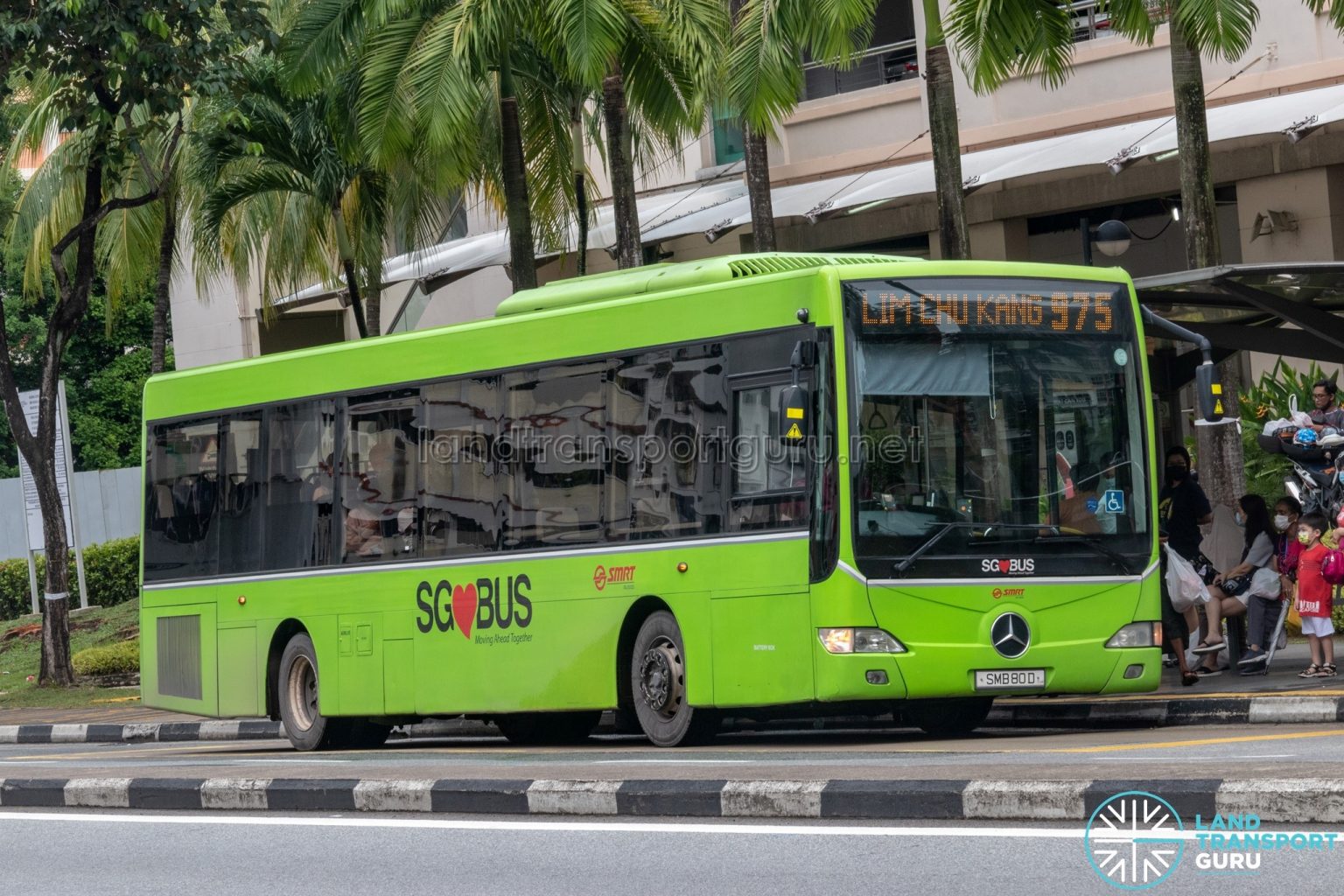 Bus 975 – SMRT Buses Mercedes-Benz OC500LE (SMB80D) | Land Transport Guru