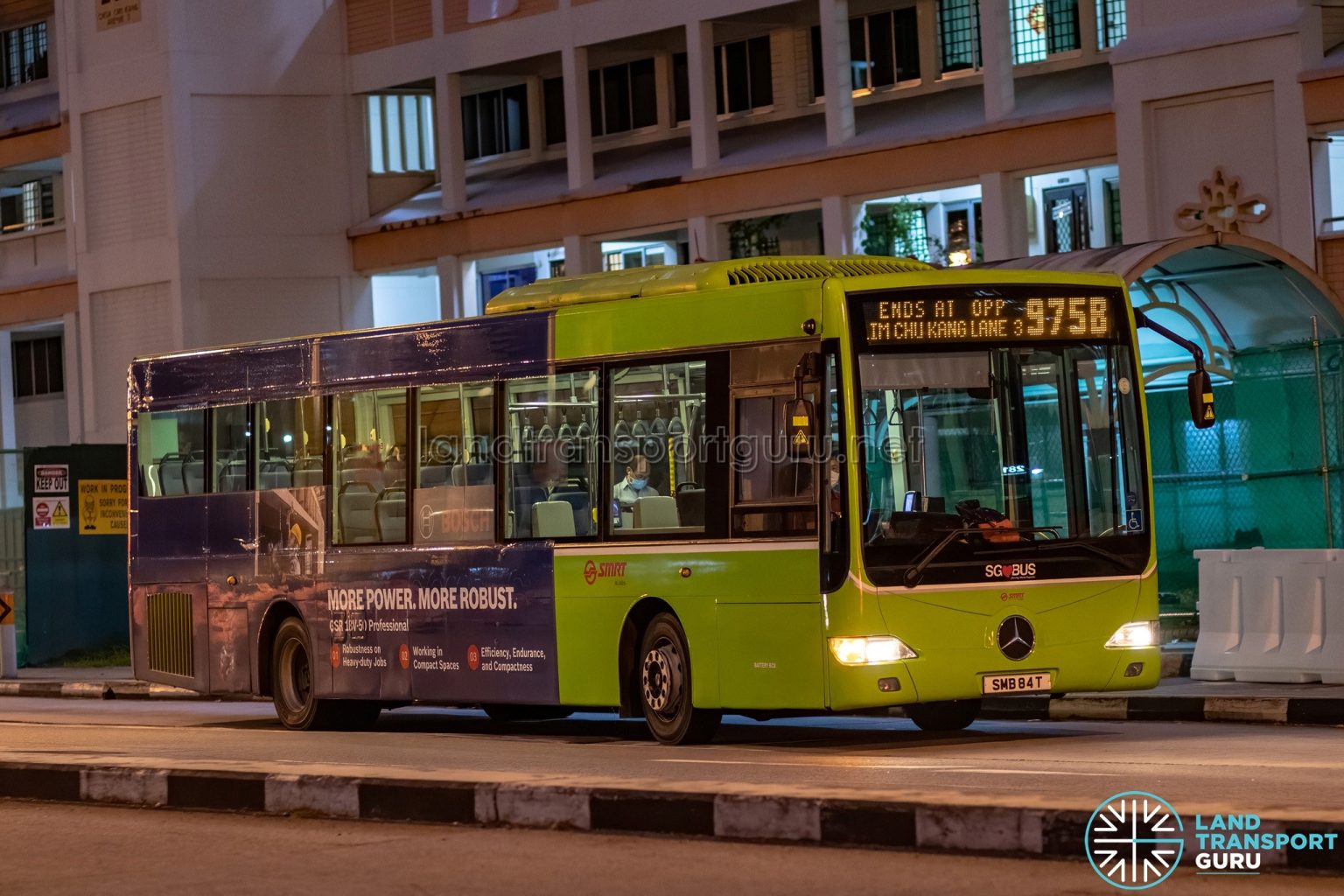 Bus 975B – SMRT Buses Mercedes-Benz OC500LE (SMB84T) | Land Transport Guru