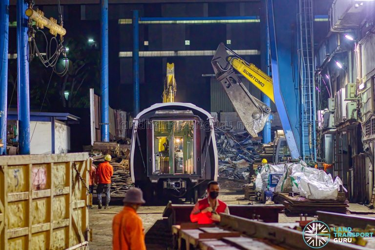 SMRT Siemens C651 train transported to scrapyard (Set 211) | Land ...