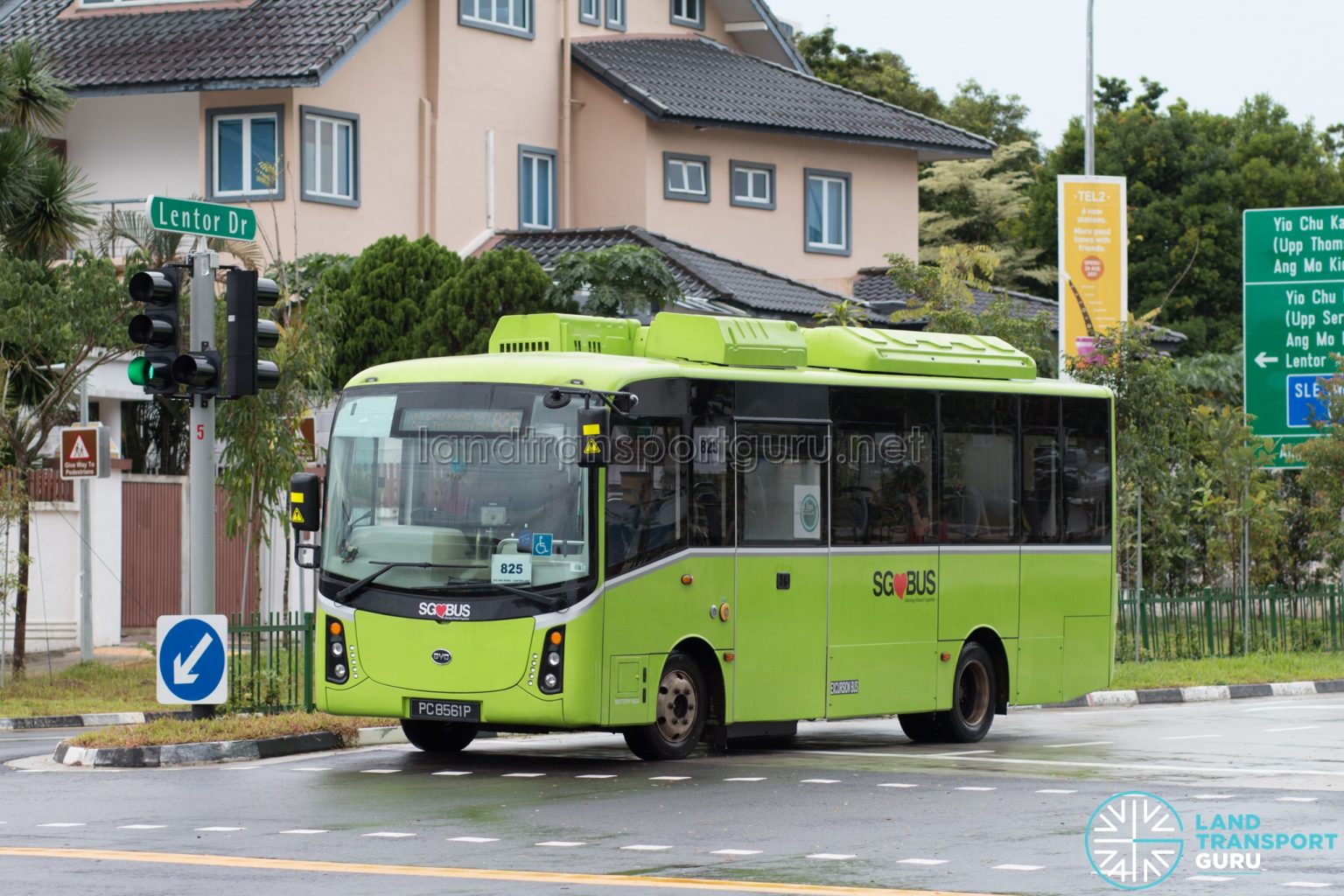 Bus 825 – SMRT Buses BYD C6 (PC8561P) | Land Transport Guru