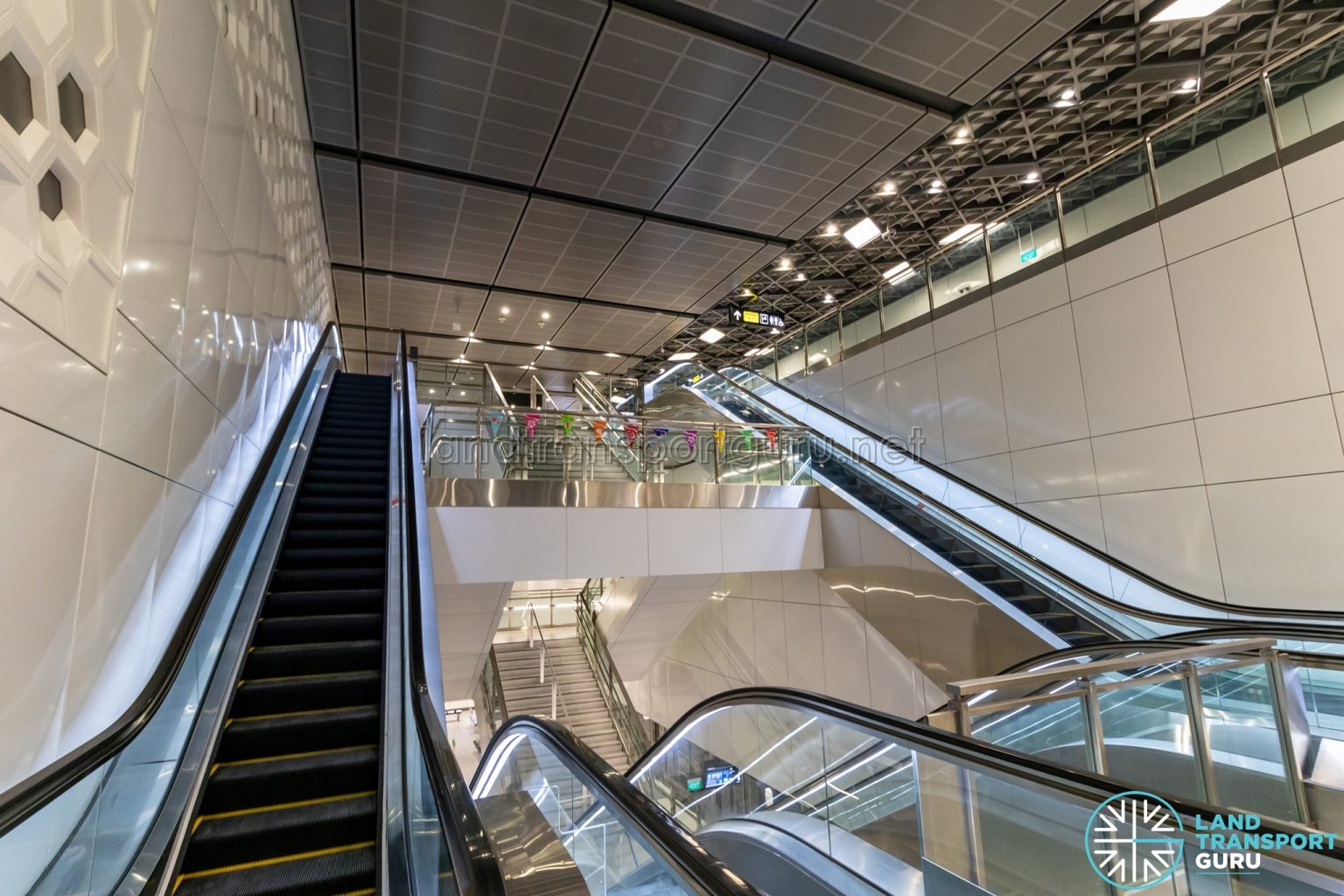 Mayflower MRT Station – Escalators to Platform / Concourse | Land ...