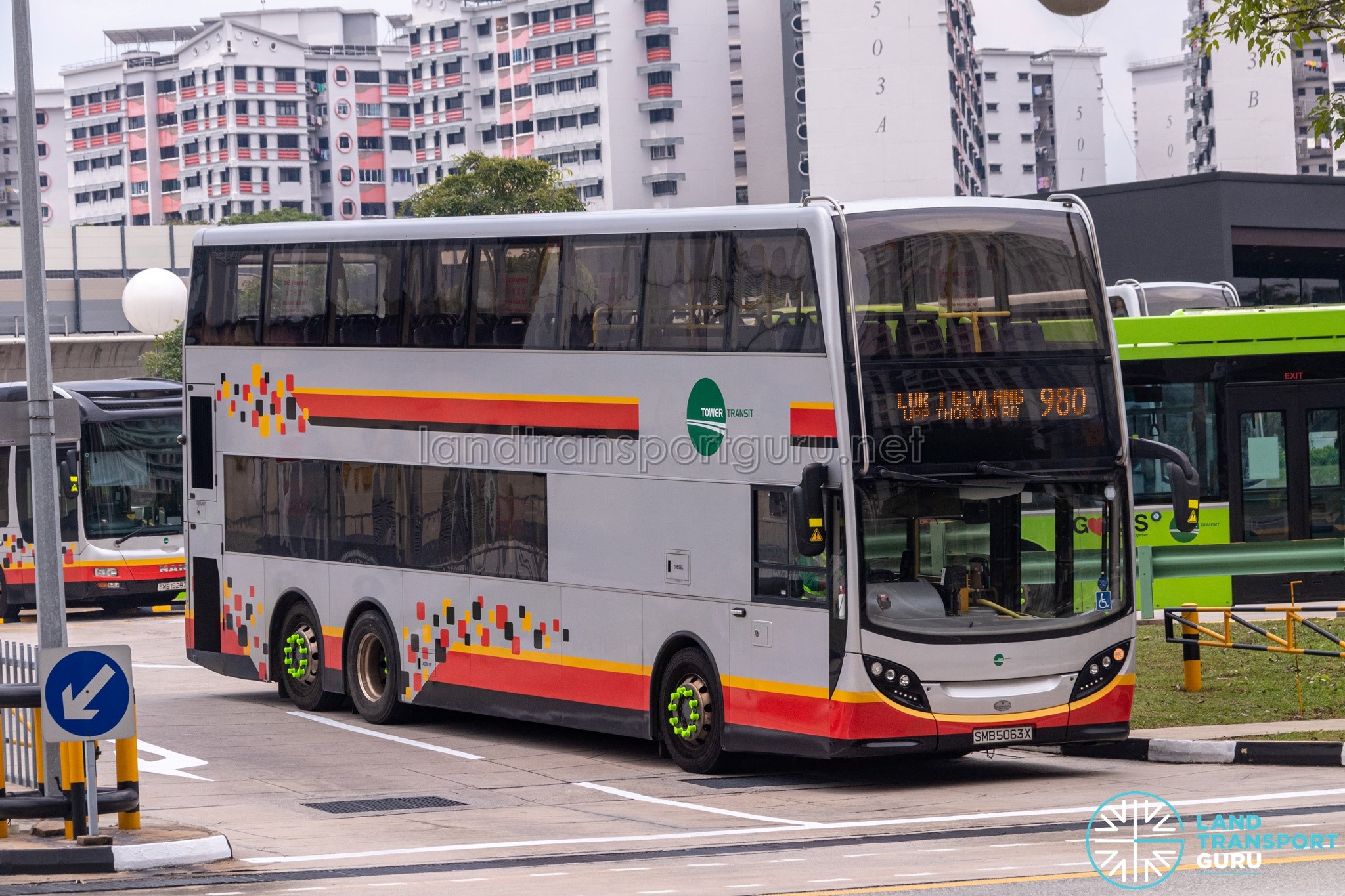 Bus 980 Tower Transit Alexander Dennis Enviro500 SMB5063X Land