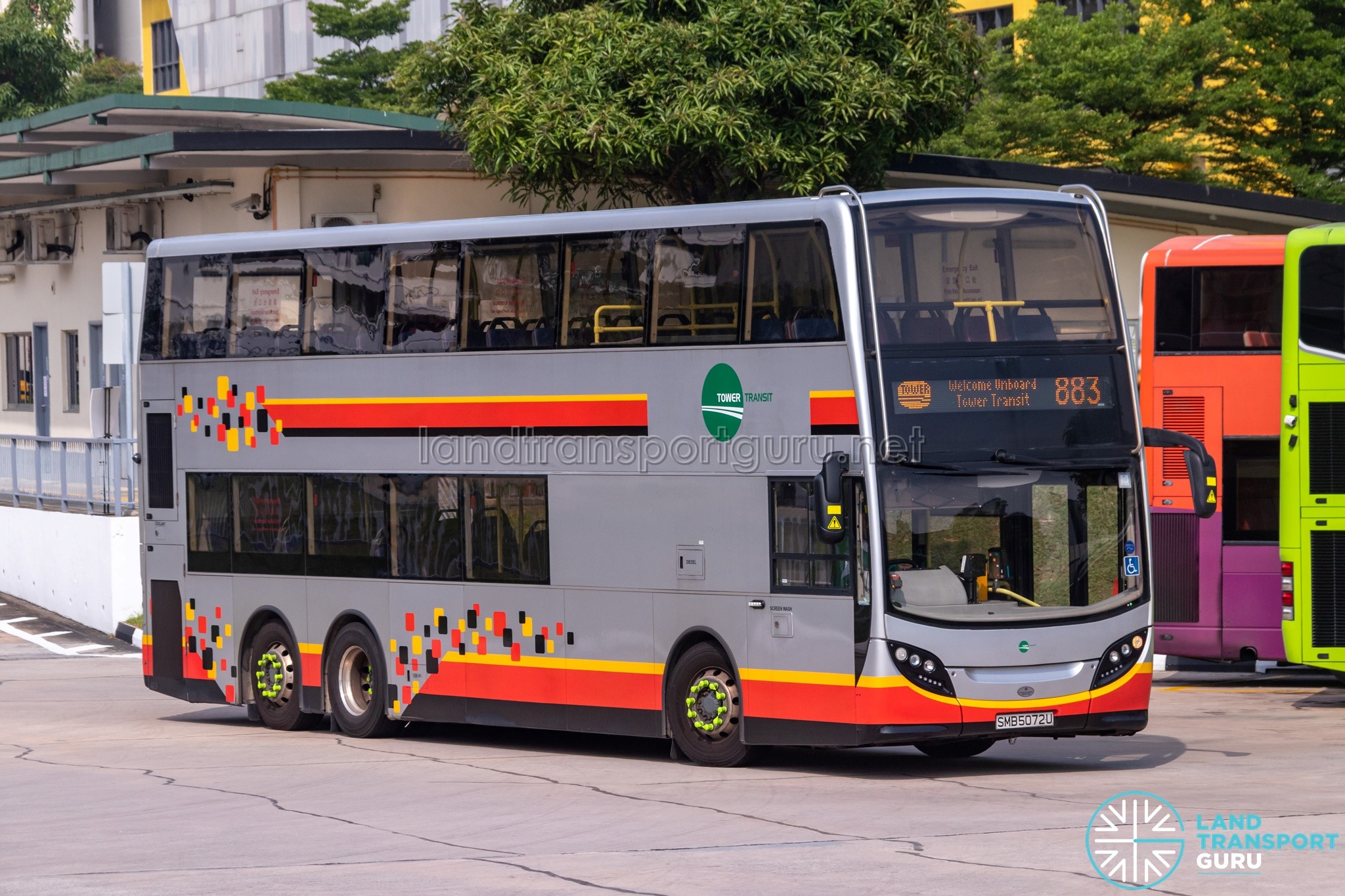 Bus 883 Tower Transit Alexander Dennis Enviro500 SMB5072U Land