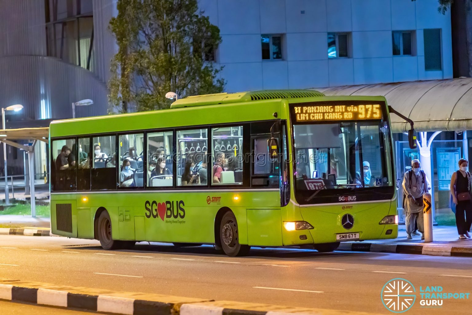 Bus 975 – SMRT Buses Mercedes-Benz OC500LE (SMB67T) | Land Transport Guru