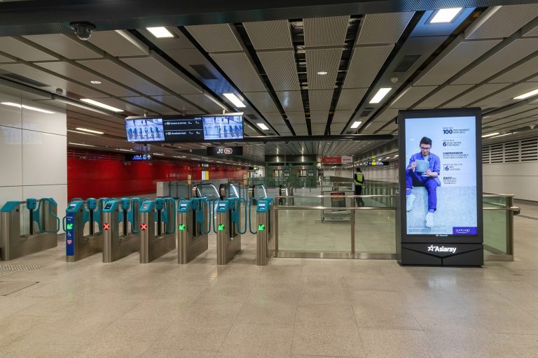 Maxwell MRT Station – Faregates | Land Transport Guru
