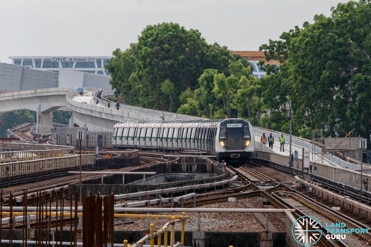 R151 train approaching Tanah Merah station | Land Transport Guru