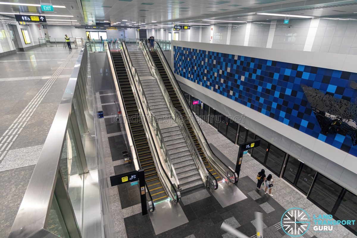 Siglap MRT Station – Escalators and stairs between Concourse & Platform ...