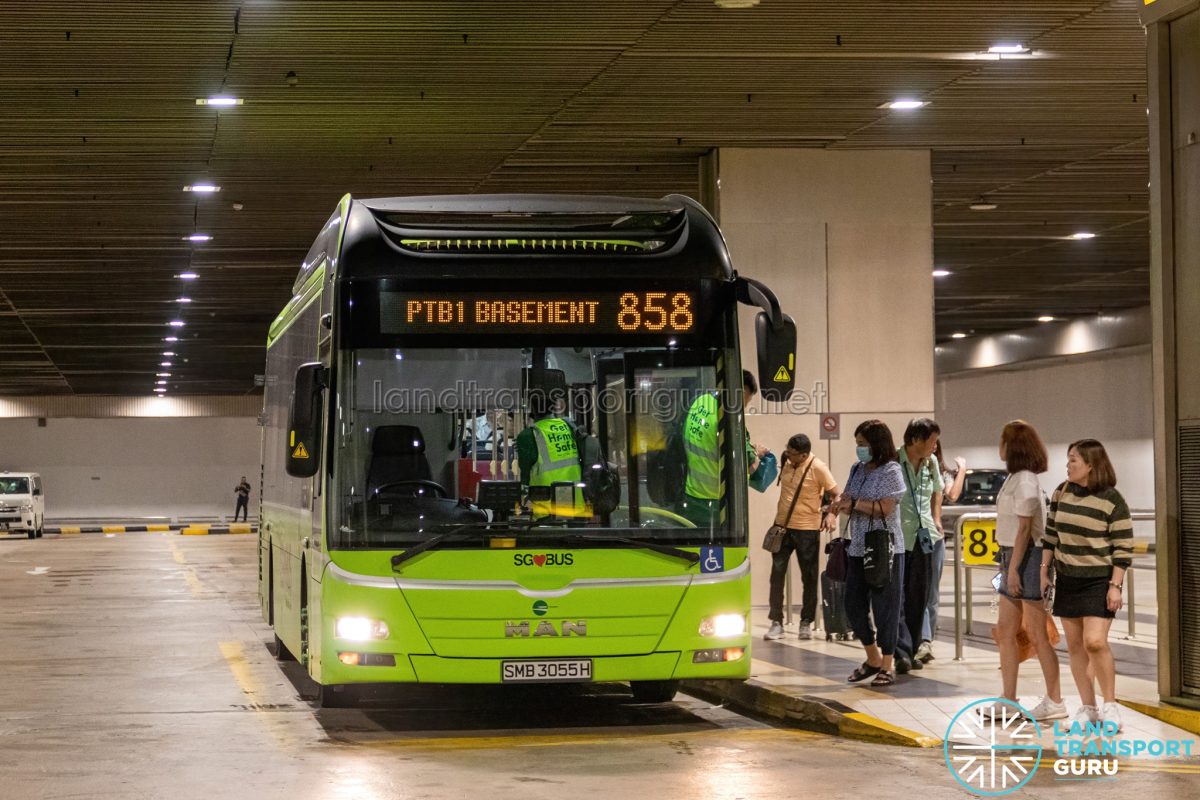 Tower Transit Bus Service 858 driver swap at Changi Airport T2 (also ...