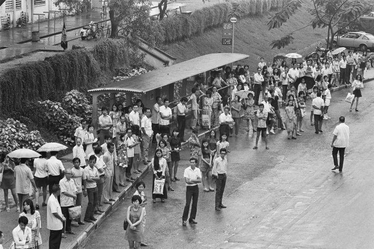 Bus stop in Tiong Bahru, 1974 (Photo: NAS) | Land Transport Guru