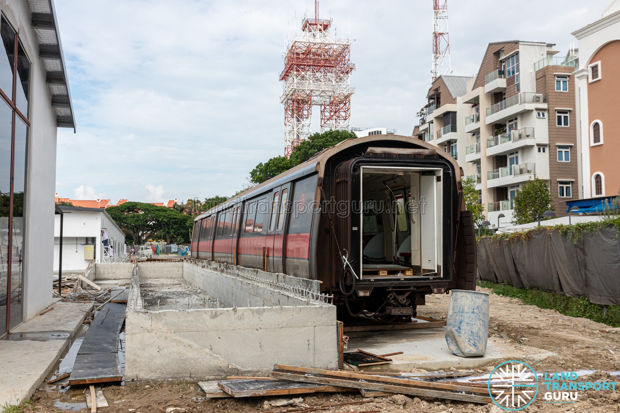 Preserved Car 3032 at St. Andrew’s Community Hospital (Bedok) | Land Transport Guru