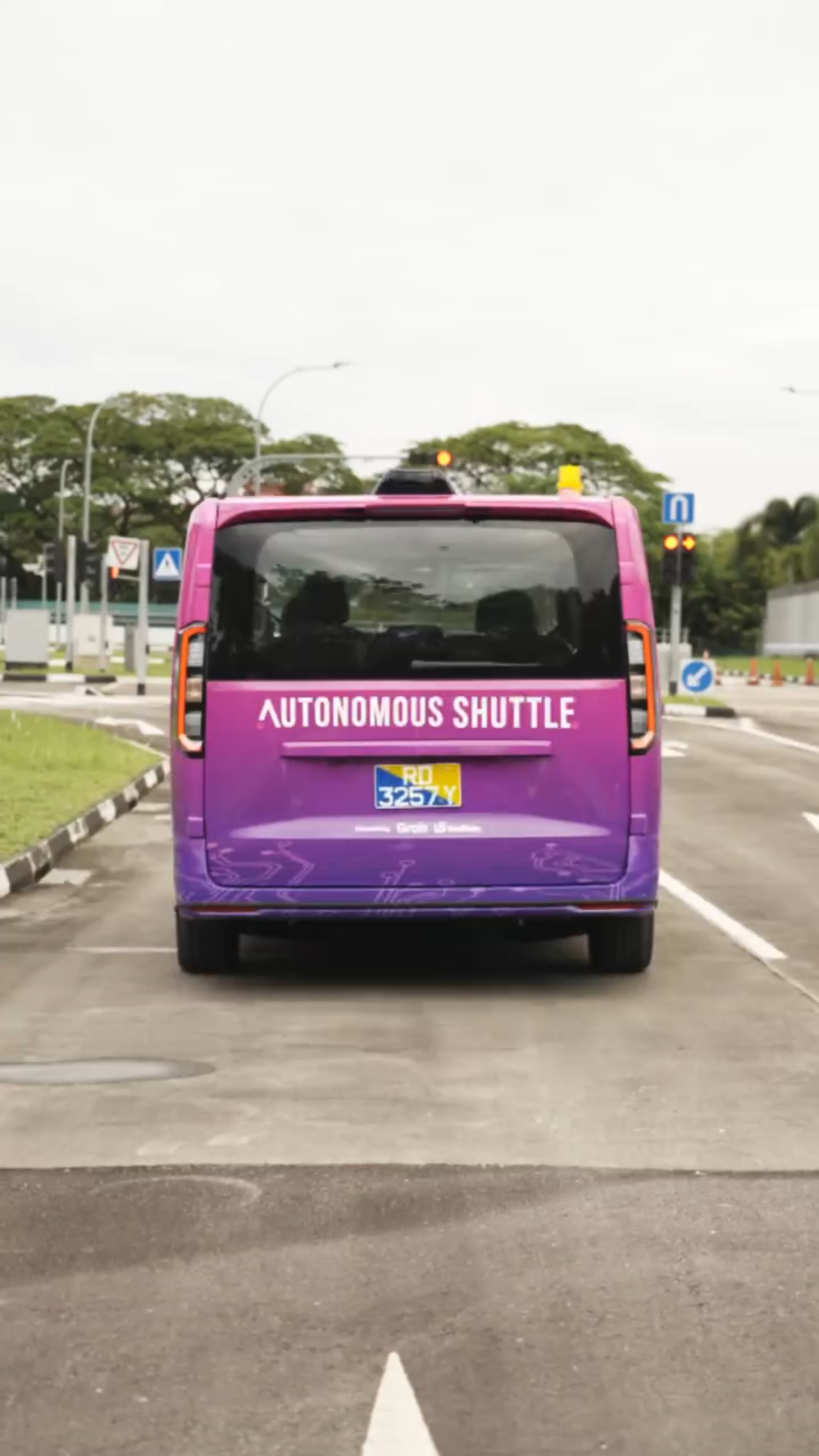 Autonomous Shuttle – WeRide Robotaxi GXR (RD3257Y) | Land Transport Guru